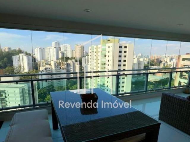 Apartamento de 3 suítes em Vila Andrade