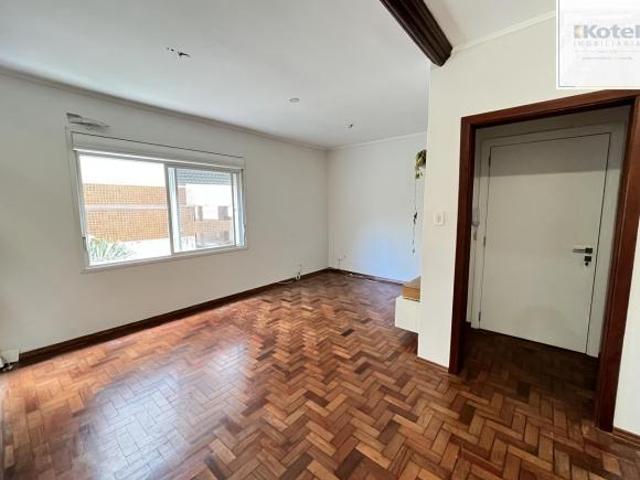Apartamento de três dormitórios e uma vaga de garagem no bairro Rio Branco
