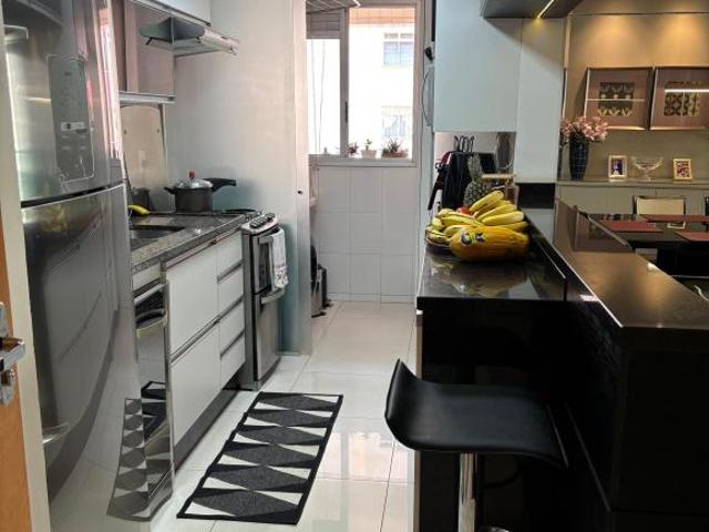 Apartamento de três quartos em porcelanato