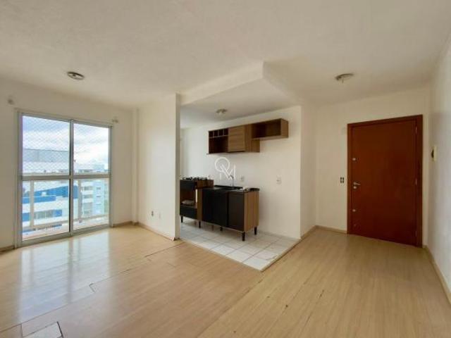 Apartamento de último andar com 2 vagas