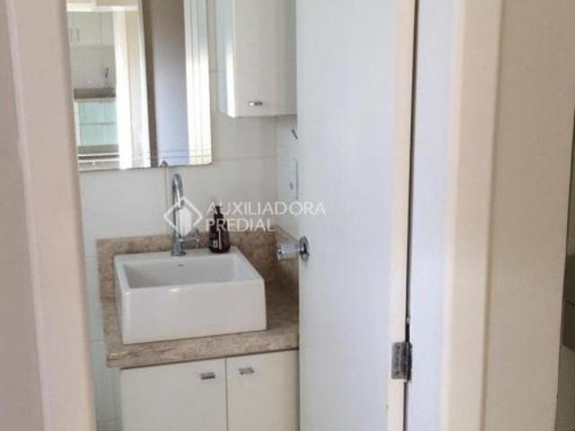 Apartamento de um dormitório e garagem no bairro Menino Deus