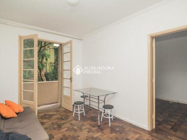 Apartamento de um dormitório e sacada no Centro Histórico