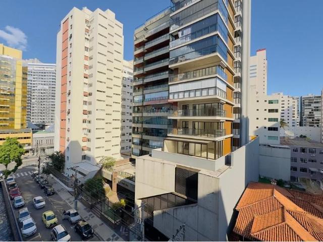 Apartamento de um quarto mobiliado localizado no centro de Juiz de Fora