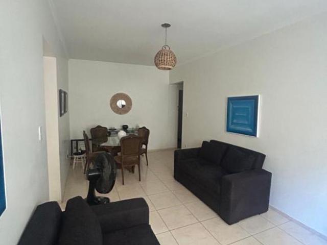 APARTAMENTO DE UM QUARTO NA QUADRA DA PRAIA – CONFORTO E LOCALIZAÇÃO PRIVILEGIADA
