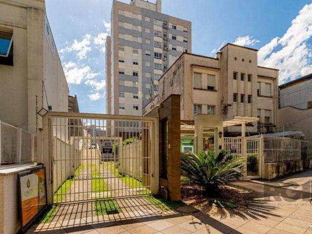 Apartamento de um quarto, suíte e uma vaga de garagem no bairro Santa Cecilia em Porto Alegre