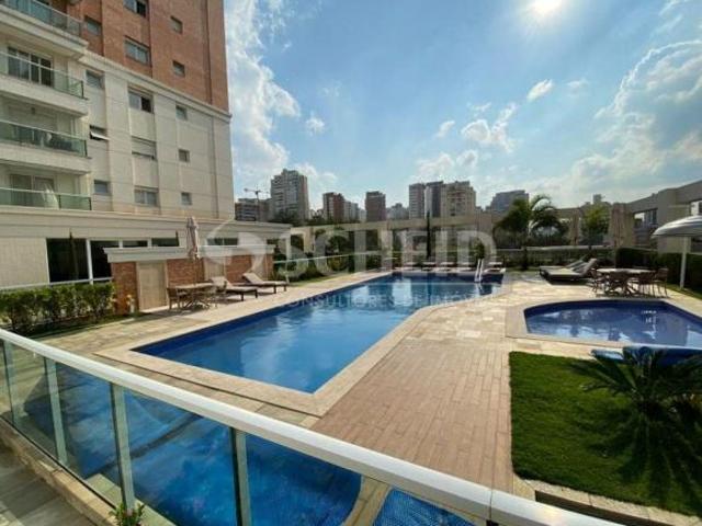 Apartamento de altíssimo padrão com 271m²