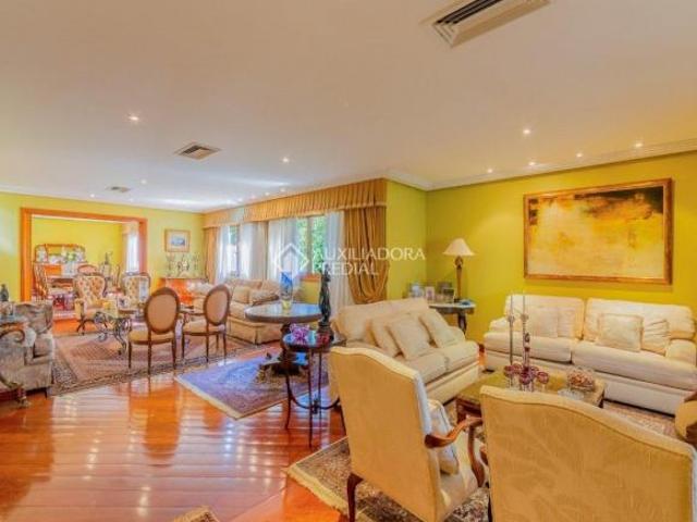 APARTAMENTO DE ALTO LUXO NO GEORGE V