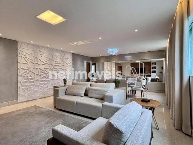 Apartamento de Alto Padrão – 4 Quartos | 4 Vagas | Um por Andar – Bairro Caiçara