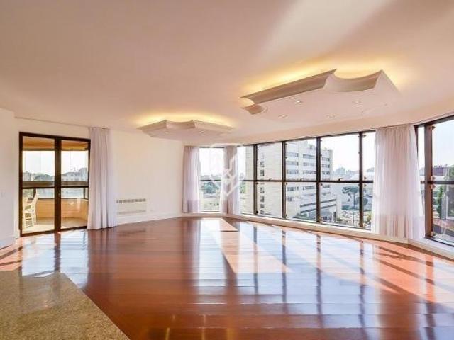 Apartamento de alto padrão 04 dormitórios, 03 vagas de garagem, Água Verde, Curitiba