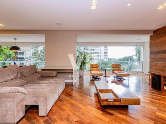 Apartamento de alto padrão 242m² com 3 suítes e 3 vagas no Campo Belo