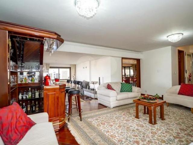 APARTAMENTO DE ALTO PADRÃO • 350m² PRIVATIVOS • 4 SUÍTES • 4 VAGAS