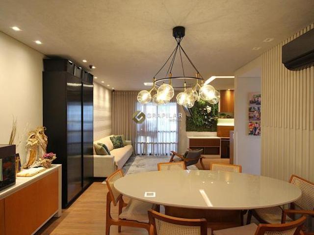 Apartamento de alto padrão à venda no Portão