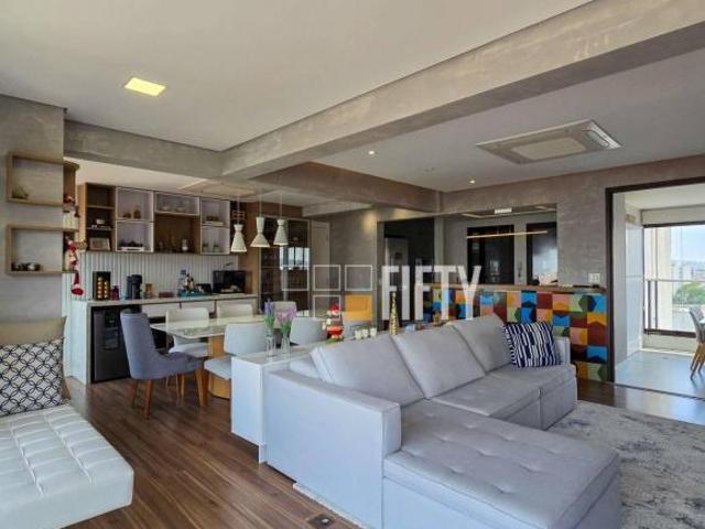 Apartamento de alto padrão à venda, com 147m², 3 suítes, ventilação cruzada, espaço gourmet, 2 vagas