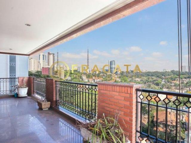 Apartamento de Alto Padrão à Venda, com 330m³, 3 suítes e 4 vagas em Higienópolis
