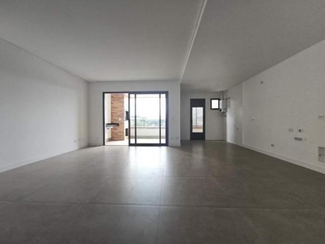 Apartamento de alto padrão com 3 dormitórios e 101,90 m² privativos no Mossunguê