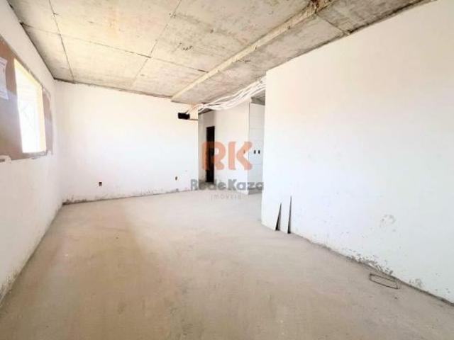 Apartamento de alto padrão com 3 quartos, suíte com closet, varanda e 2 vagas de garagem