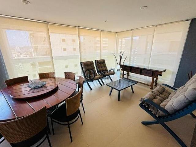 Apartamento de alto padrão com 3 quartos
