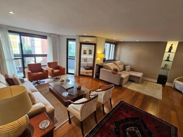 Apartamento de alto padrão com 3 suítes e 2 vagas na Vila Uberabinha, São Paulo SP!