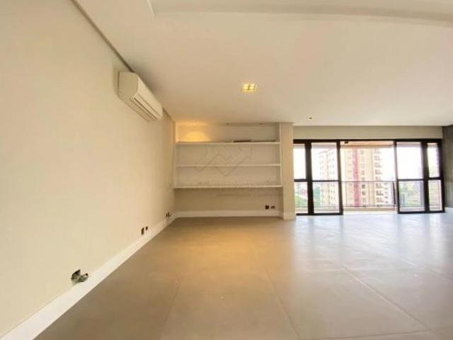 Apartamento de alto padrão com 04 dormitórios à venda ou locação, 242 m² na Vila Guiomar Santo And