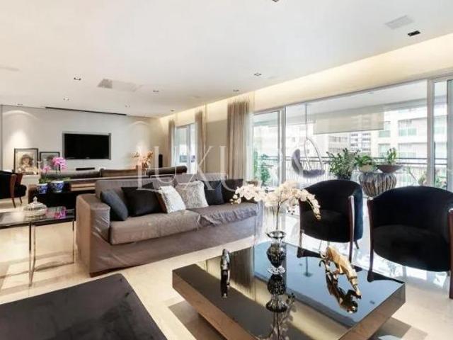 Apartamento de Alto Padrão com 307 m² à Venda em Perdizes Finamente Decorado 5 Vagas
