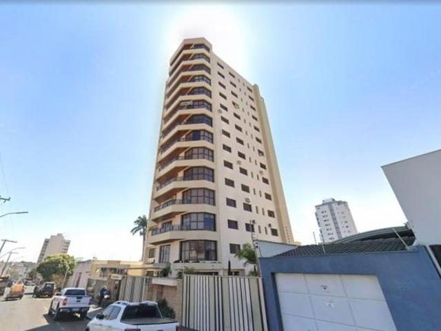 Apartamento de Alto Padrão com 332 m² Privativos | 4 Dormitórios | 3 Vagas | Centro de Araguari/MG