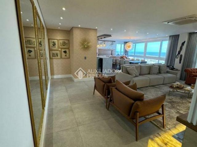 Apartamento de alto padrão com 4 suítes em Tores