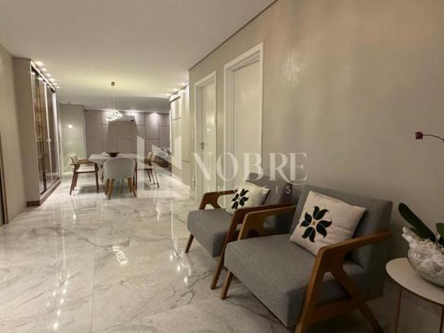 Apartamento de Alto Padrão com Mais de 200 m² e 4 Suítes