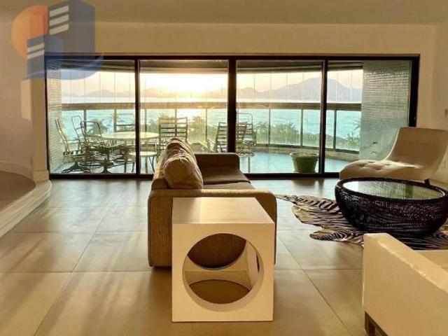 Apartamento de Alto Padrão com Vista Mar Deslumbrante e Terraço Panorâmico