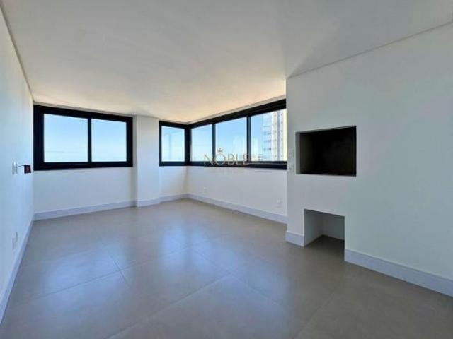 Apartamento de alto padrão com vista mar