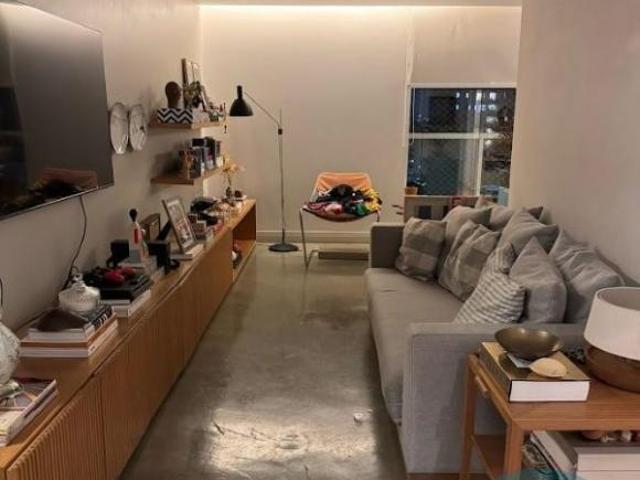Apartamento de alto padrão em Pinheiros, SP: 2 quartos, 1 suíte, 1 sala, 2 banhe