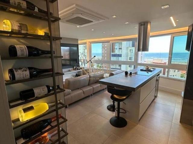 Apartamento de alto padrão finamente mobiliado com duas suítes e vistão para o M