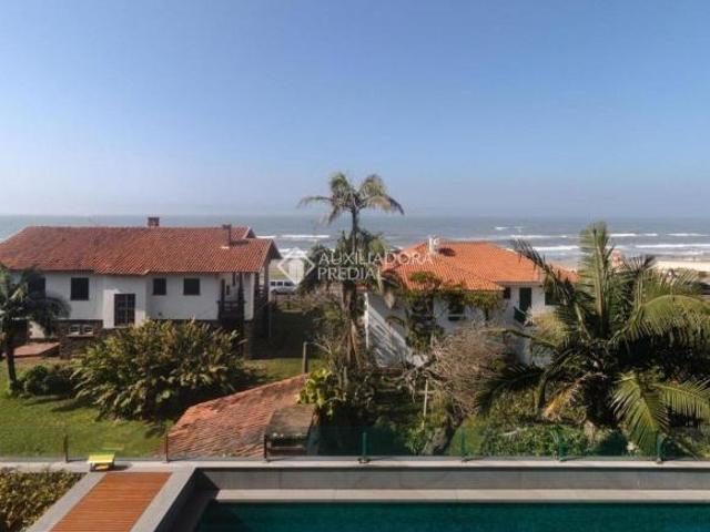 Apartamento de Alto Padrão na Prainha com 261 M² privativos, com 4 Suítes, piscina aquecida na sacad