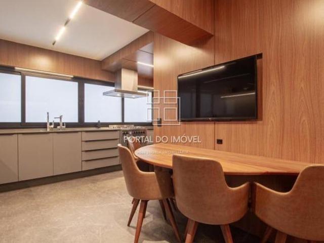Apartamento de Alto Padrão no Centro Cívico Port