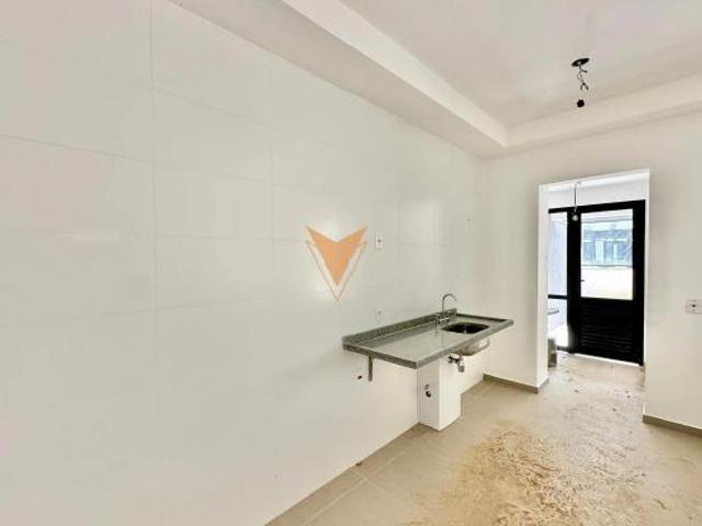 Apartamento de Alto Padrão no Condomínio Maderá Granja Viana 3 Suítes, 2 Vagas e Lazer Completo!