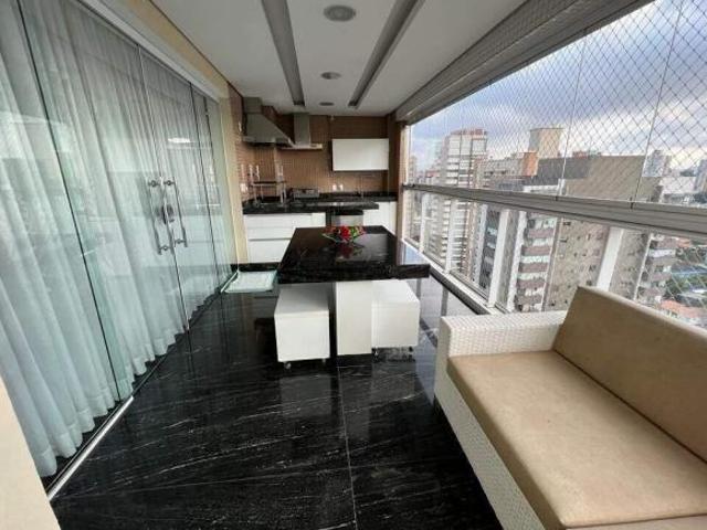 Apartamento de alto padrão no Jardim Santo André – 3 suítes, 4 vagas, frente