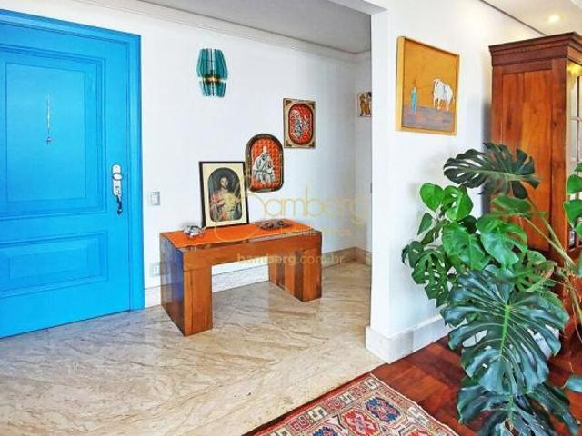 Apartamento de alto padrão no Paraíso com vista para o Ibirapuera