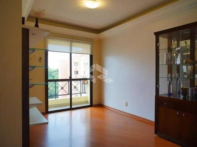 APARTAMENTO DE ANDAR ALTO, C/2 VAGAS COBERTAS, 2 DORMITÓRIOS, MOBILIADO E LOCALIZAÇÃO ESTRATÉGICA