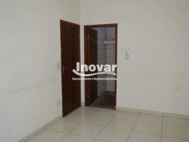 Apartamento de área privativa, 3 quartos, sala 2 ambientes, 1 vaga de estacionamento, proximo ao cam