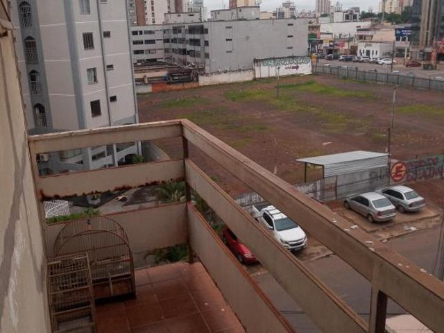 Apartamento de canto, na frente