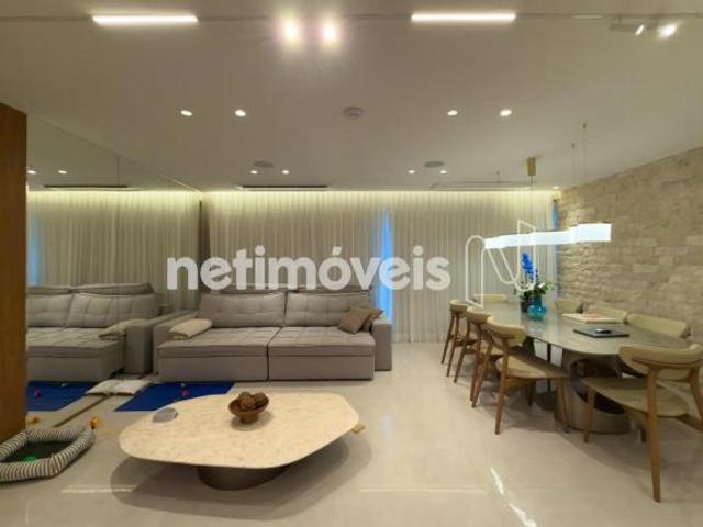 Apartamento de Cinema. 03 Suítes