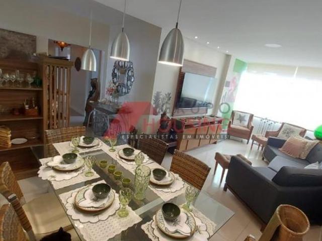 APARTAMENTO DE COBERTURA NA PRAIA DA ENSEADA NO GUARUJÁ 238,00 M² DE ÁREA PRIVATIVA, UMA VAGA DE GAR