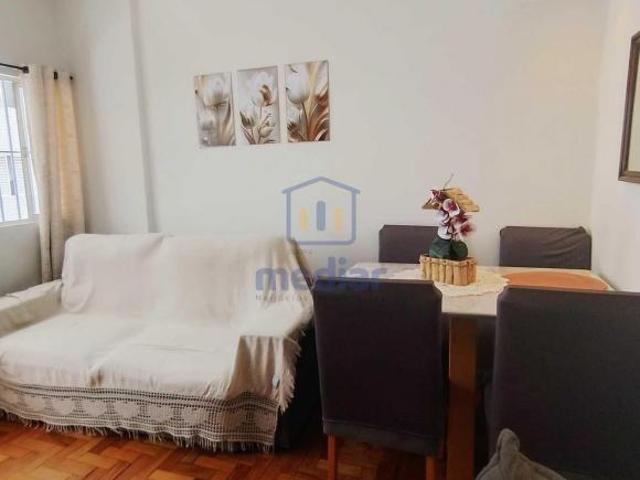 Apartamento de dois dormitórios, na orla da praia