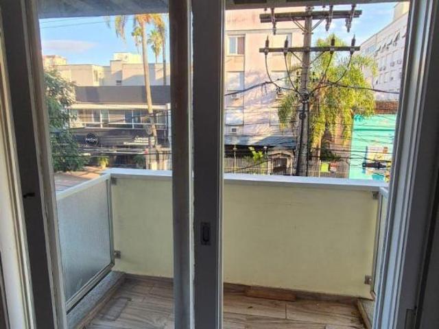 Apartamento de dois dormitórios no bairro Menino Deus em Porto Alegre