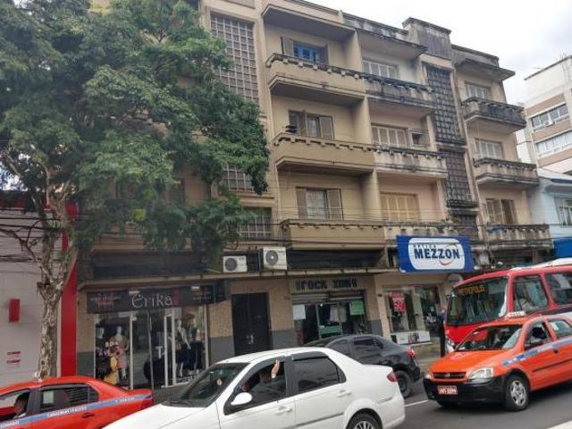 Apartamento de dois dormitórios no Rio Branco