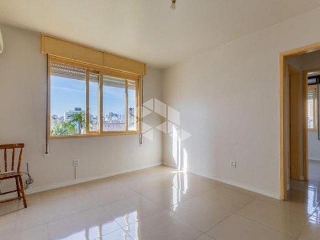Apartamento de dois dormitórios com uma vaga de garagem coberta e escriturada, próximo Zaffari Ipira