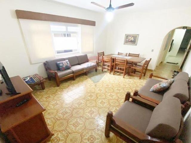Apartamento de dois dormitórios com sacada a 1 quadra e meia da praia das Astúrias