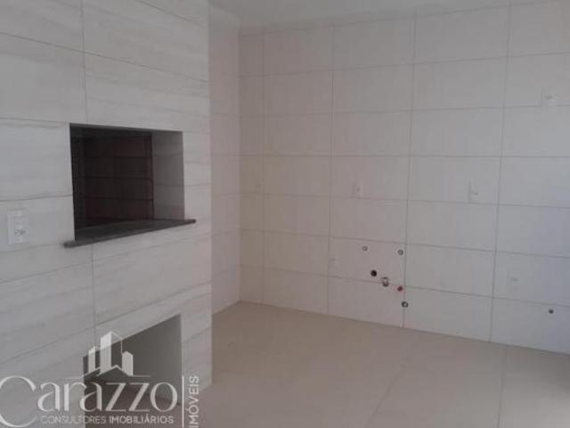 APARTAMENTO DE DOIS DORMITÓRIOS PRÓXIMO DO MAR