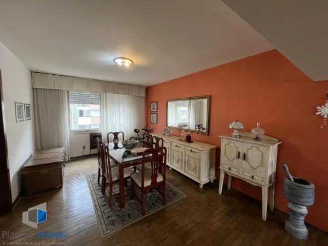Apartamento de dois quartos com suíte no bairro Menino Deus em Porto Alegre