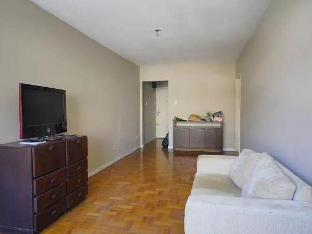 Apartamento de dois quartos e uma vaga de garagem no bairro Auxiliadora em POA