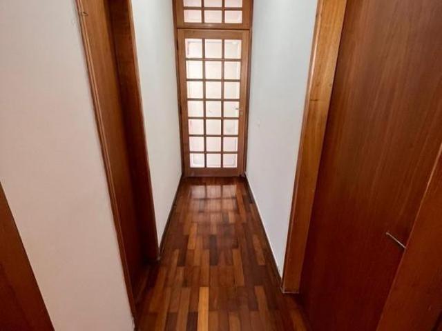 Apartamento de dois quartos e uma vaga de garagem no bairro Petrópolis em POA/RS